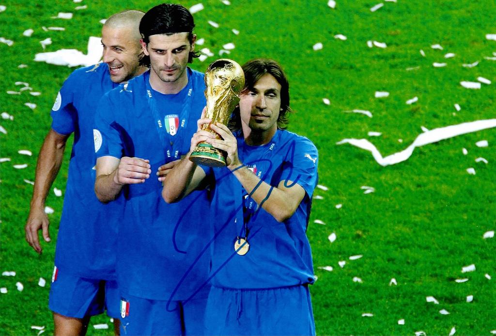 Autografo Andrea Pirlo Fotografia a Colori di Grandi Dimensioni Autografo Andrea Pirlo Fotografia a Colori di Grandi Dimensioni